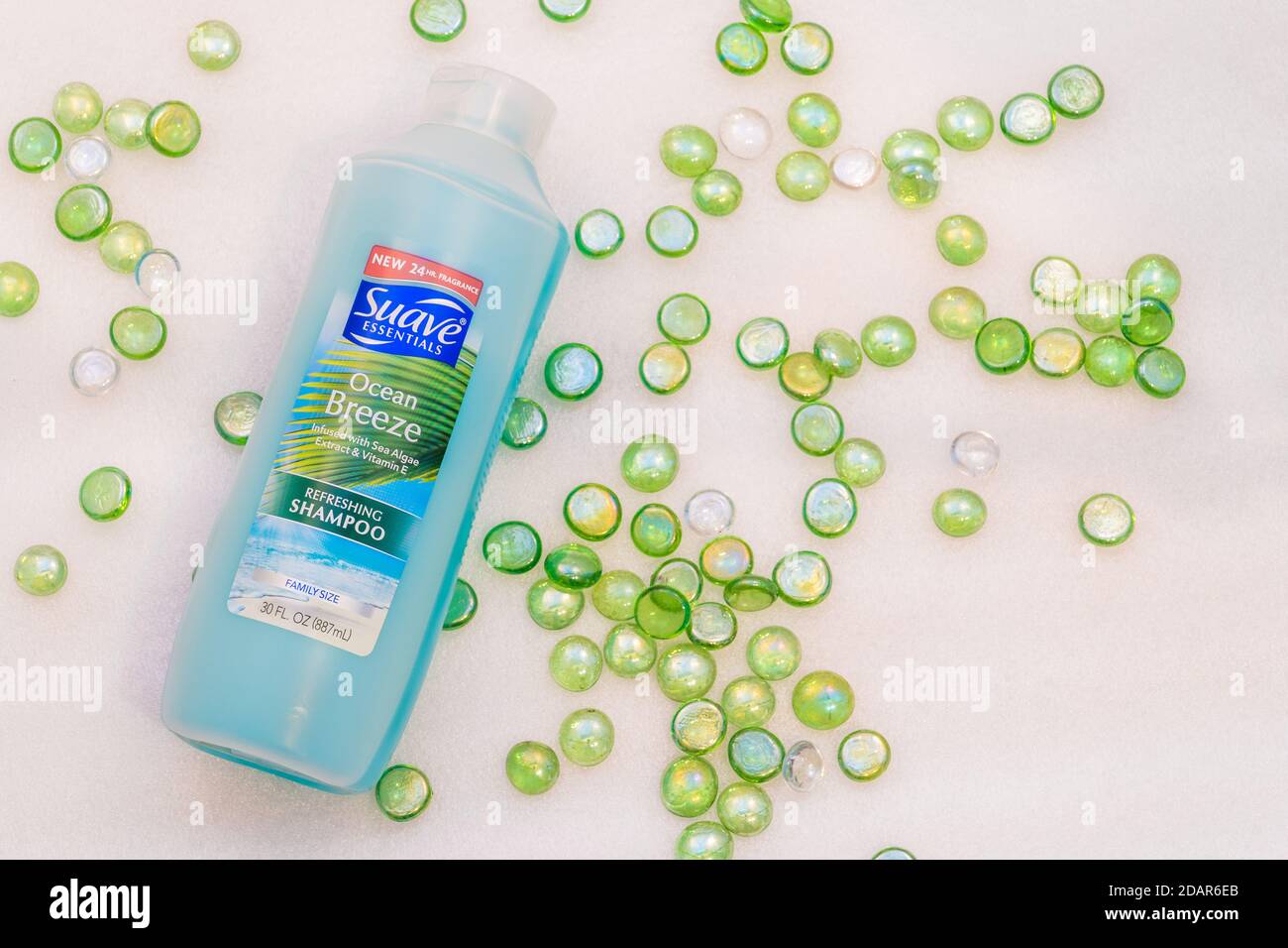 Shampoo advertisement hi-res stock photography and images - Alamy