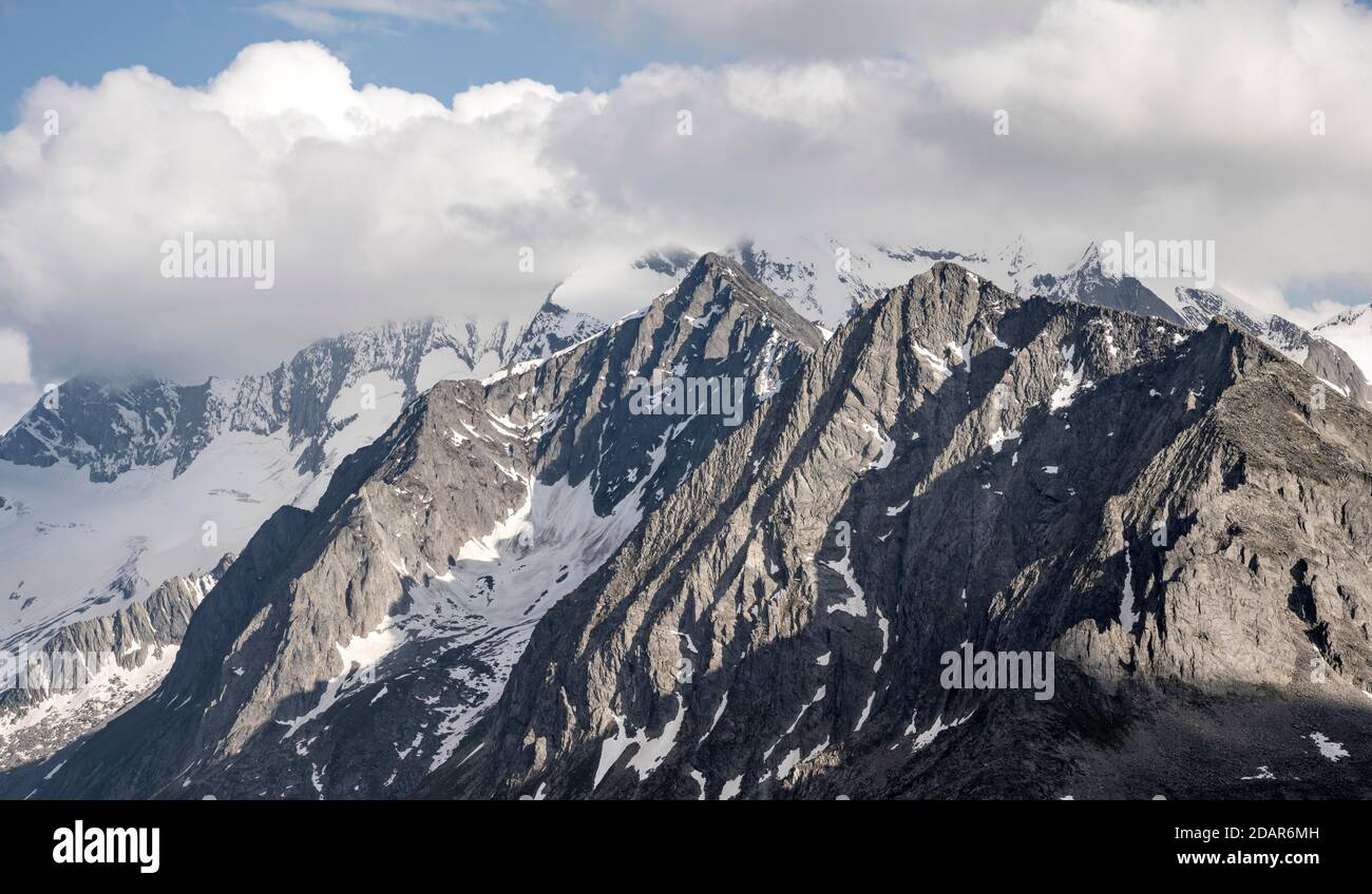 Mountain peaks, snow-covered mountains, dramatic mountain landscape ...