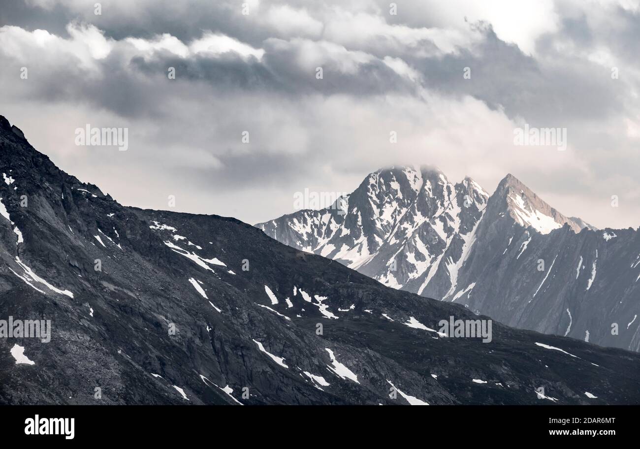 Mountain peaks, snow-covered mountains, dramatic mountain landscape ...