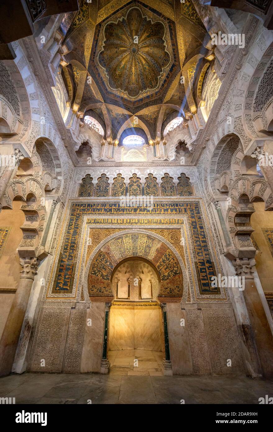 Arabic ornaments, arabesque, mihrab, Islamic prayer niche, Mezquita ...