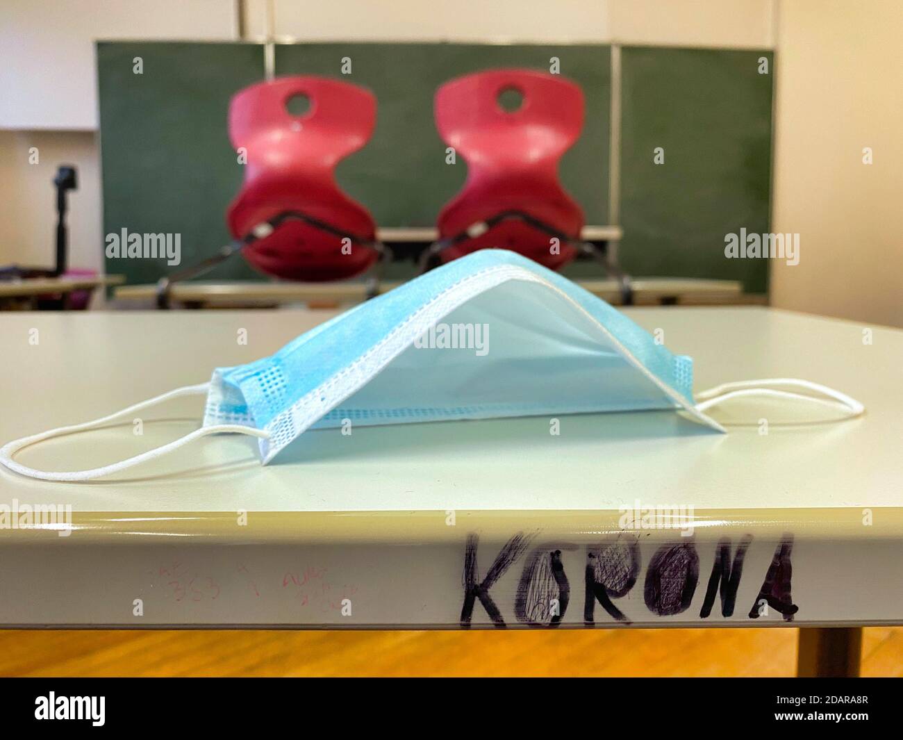 Empty table tables hi-res stock photography and images - Alamy
