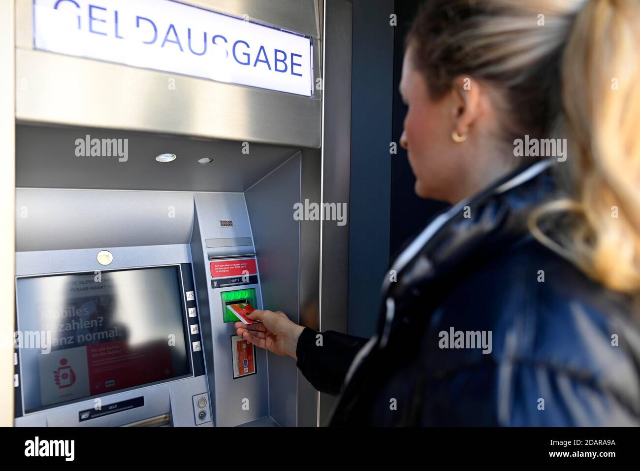 Card cash machine hi-res stock photography and images - Alamy