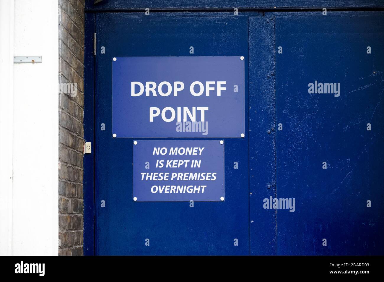Food exit sign hi-res stock photography and images - Alamy