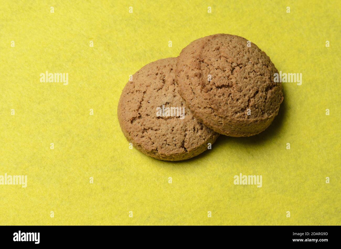 Background yellow crisp hi-res stock photography and images - Alamy