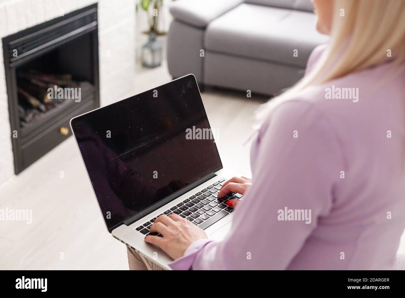 Woman with computer shopping online Stock Photo - Alamy