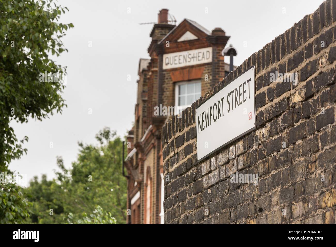 Street sign in newport hi-res stock photography and images - Alamy