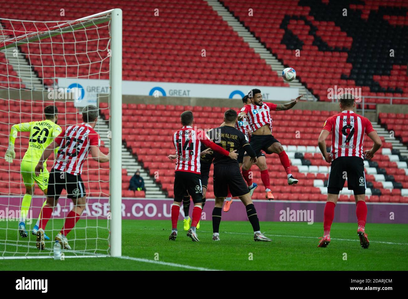 Defensive header hi-res stock photography and images - Alamy