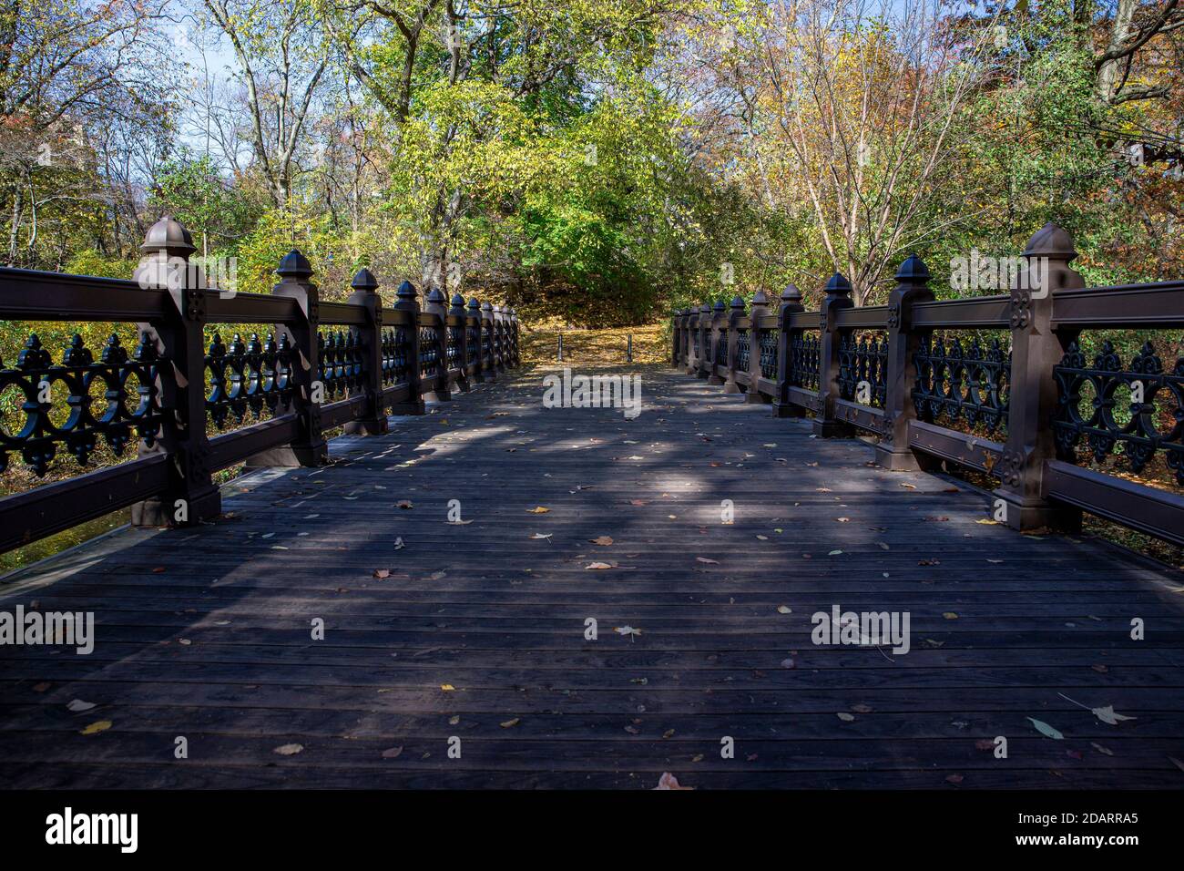 The Oak Bridge over Bank Rock Bay in Central Park, New York City Stock ...