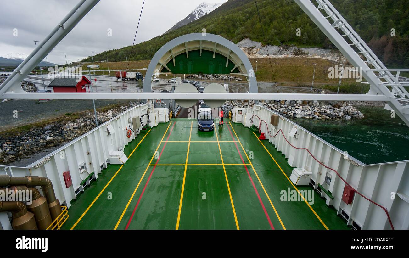Cars loading on ferry hi-res stock photography and images - Alamy