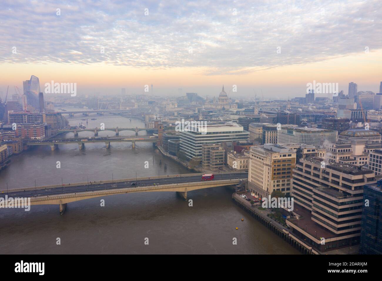 Aerial of famous london buildings hi-res stock photography and images ...