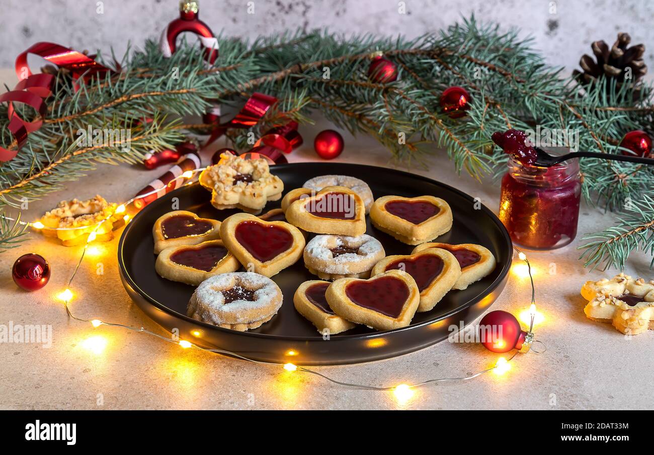 Traditional Austrian christmas cookies - Linzer biscuits filled with ...