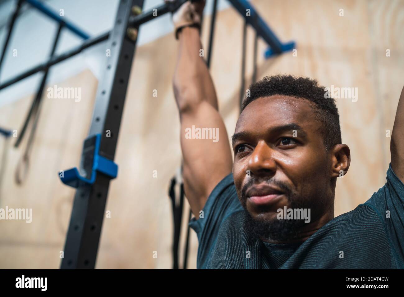 Athletic man doing pull up exercise at the gym Stock Photo - Alamy
