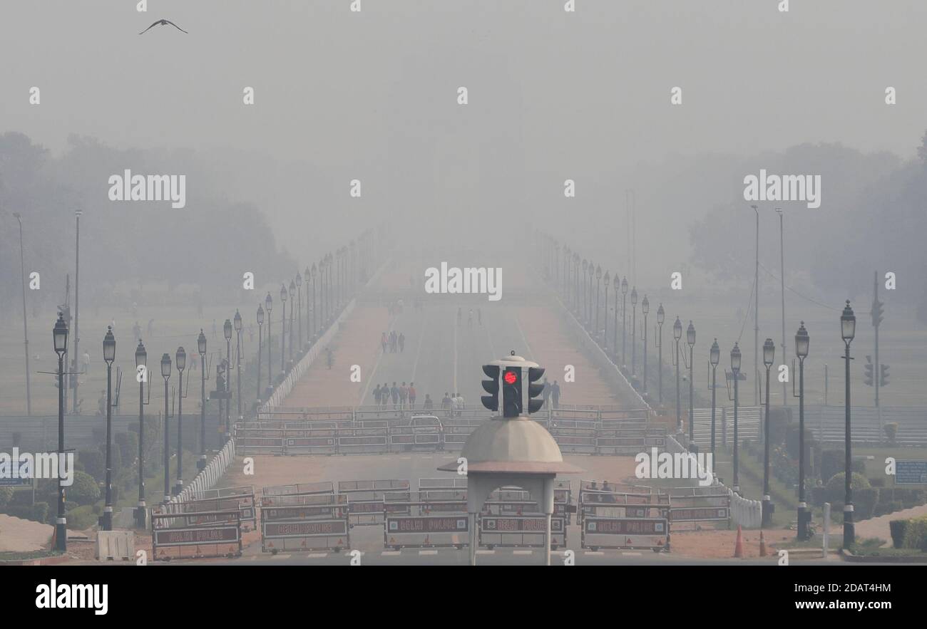 Delhi india gate pollution hi-res stock photography and images - Alamy