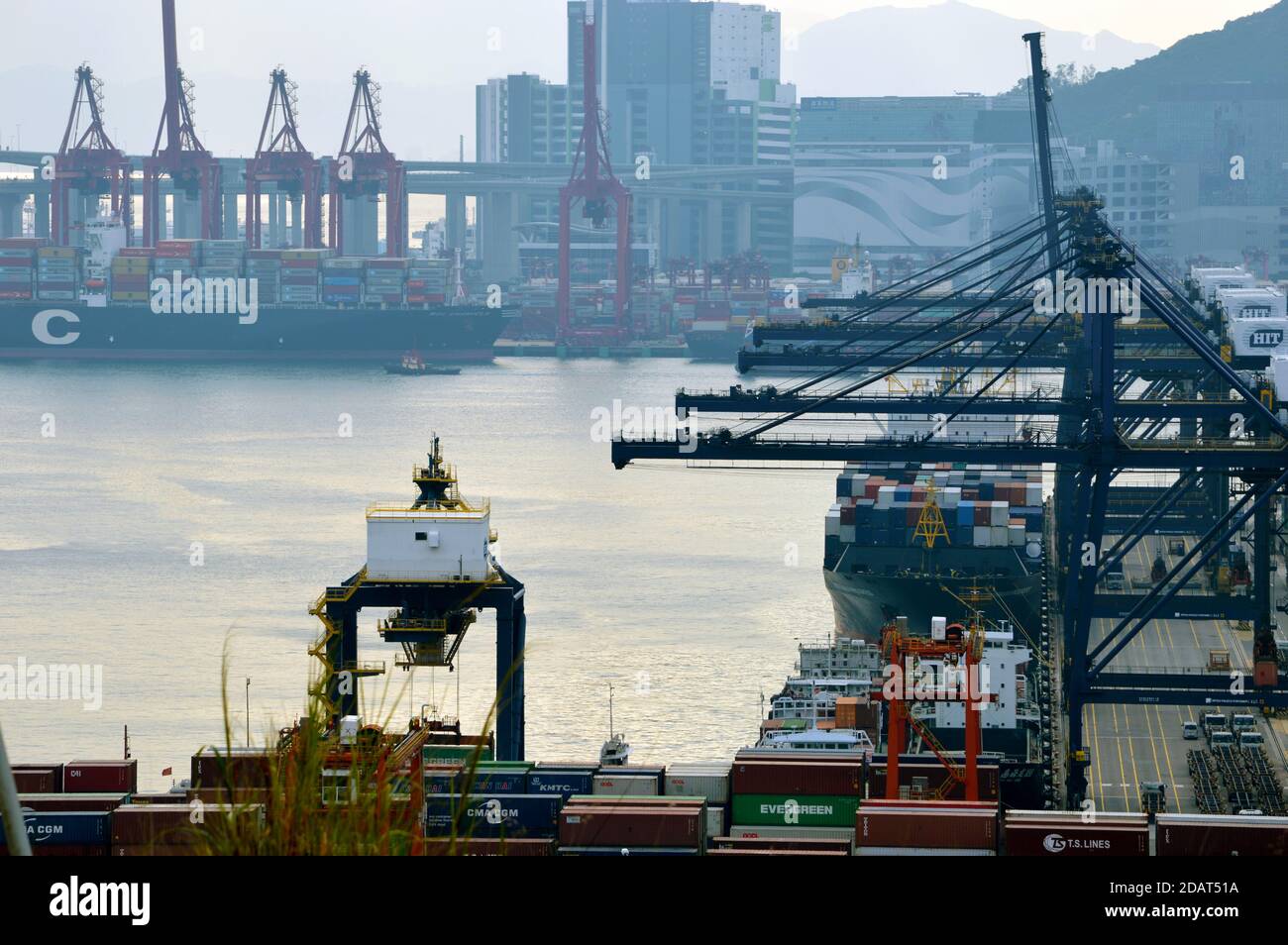 Kwai chung container port hong hi-res stock photography and images - Alamy
