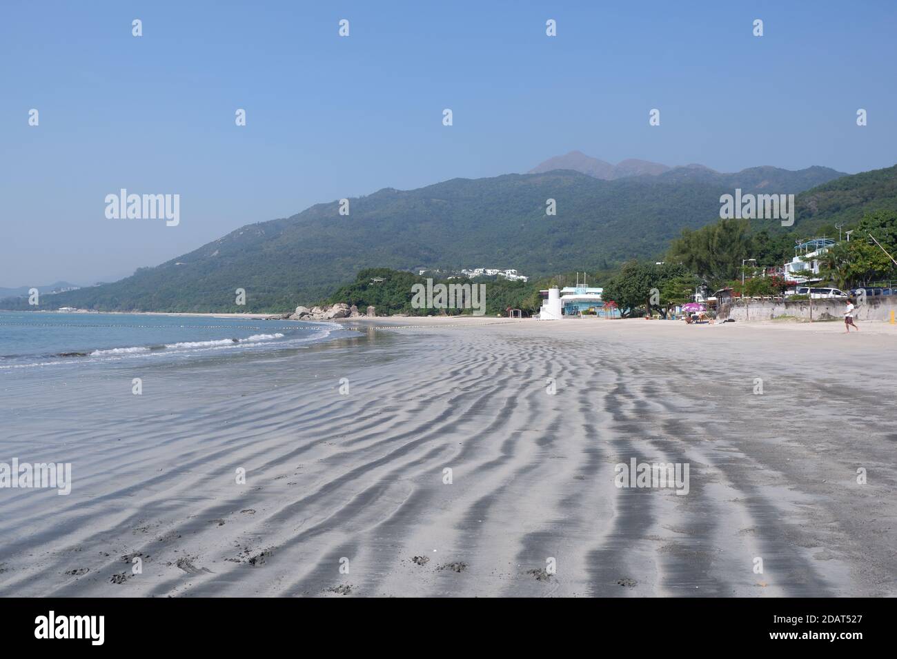 Waves marks On Sand Beach showing clear patterns Stock Photo - Alamy
