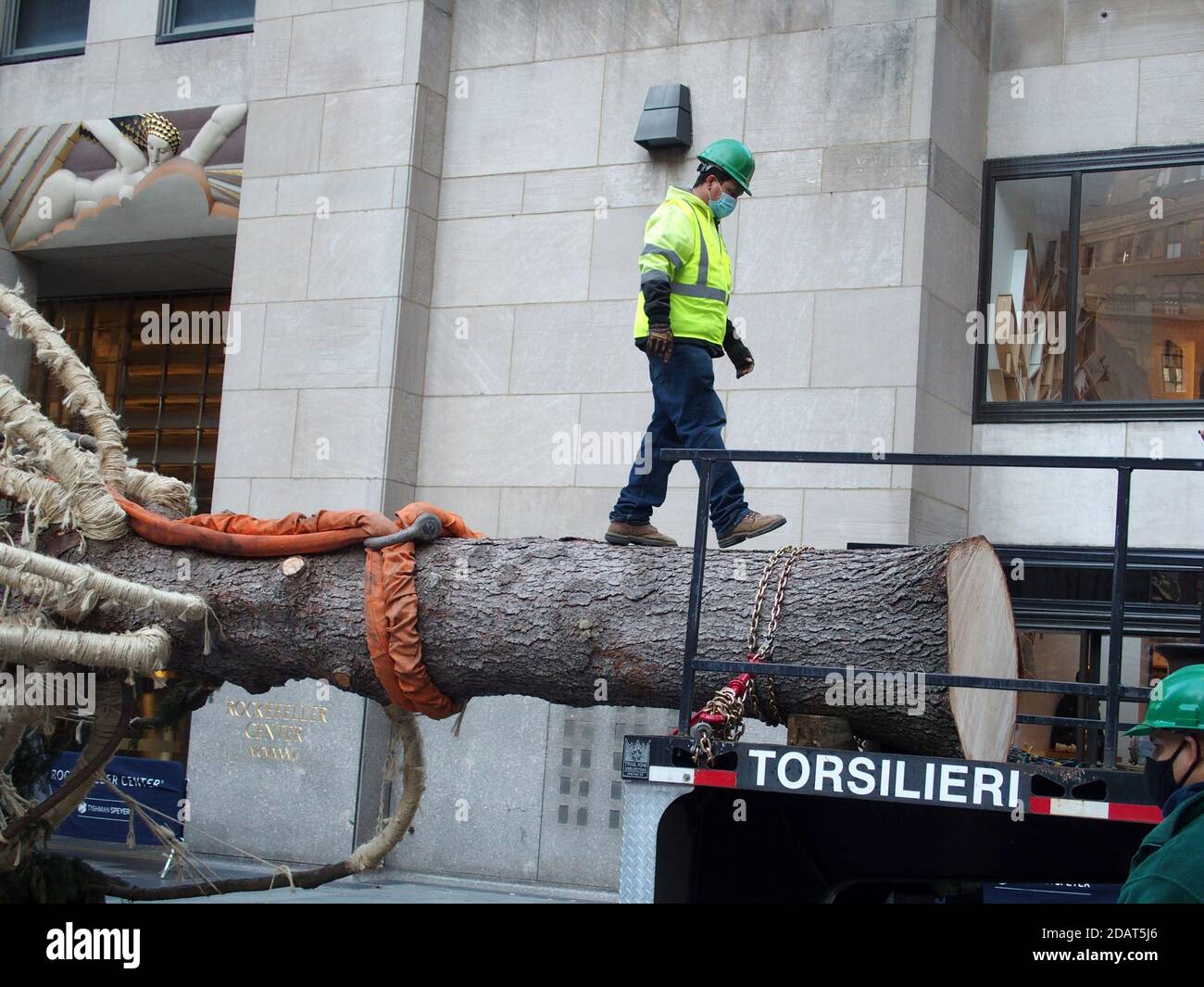Official tree lighting ceremony hi-res stock photography and images - Alamy
