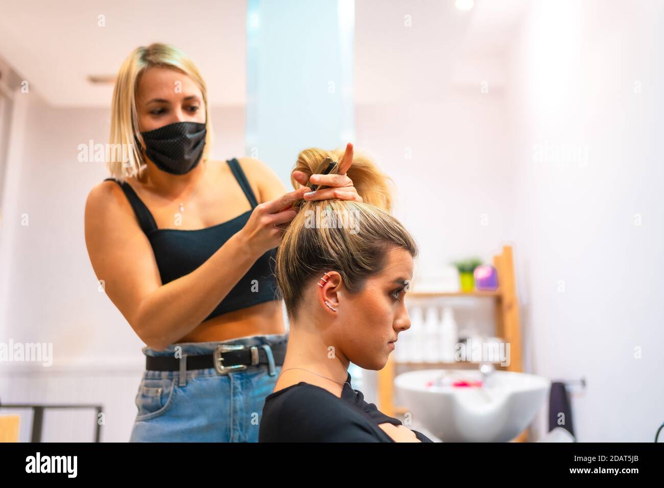 Hairdresser wearing medical mask hi-res stock photography and images ...