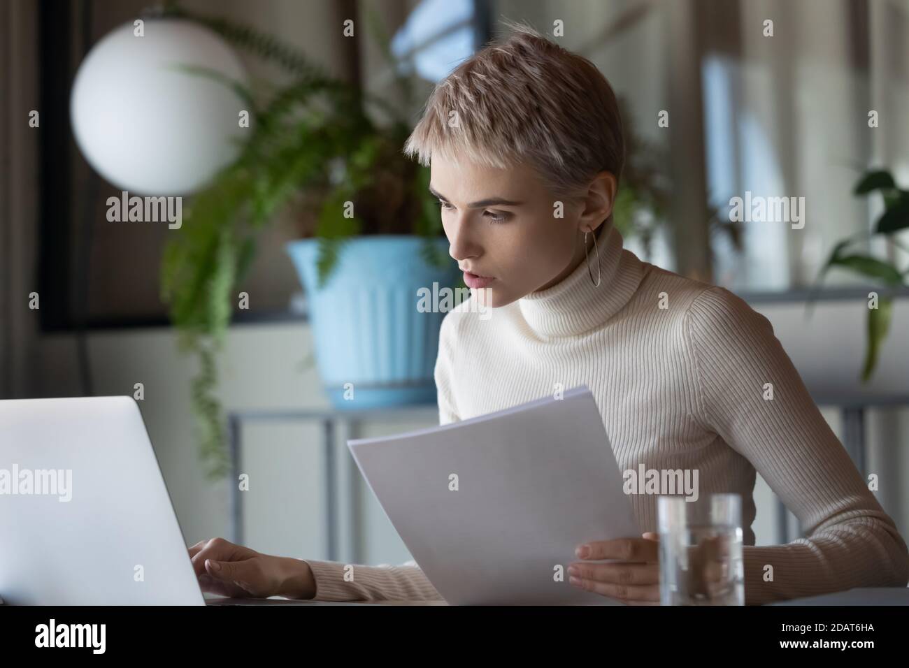 Office employee using laptop app hi-res stock photography and images ...