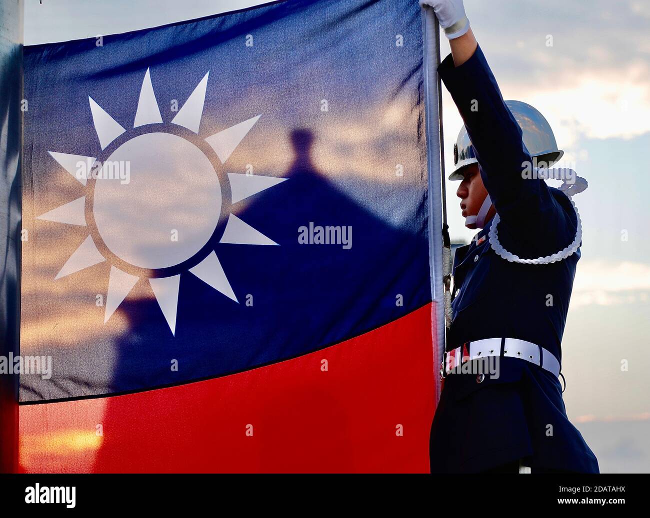 Tri-Service Honour (Honor) Guards raise Taiwan’s national flag in the ...