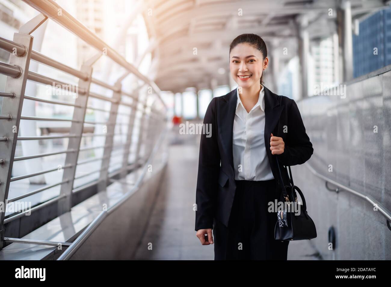 Business woman walking hi-res stock photography and images - Alamy
