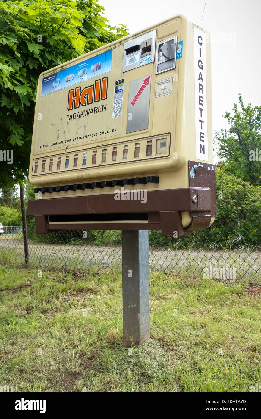 Cigarette dispenser hi-res stock photography and images - Alamy
