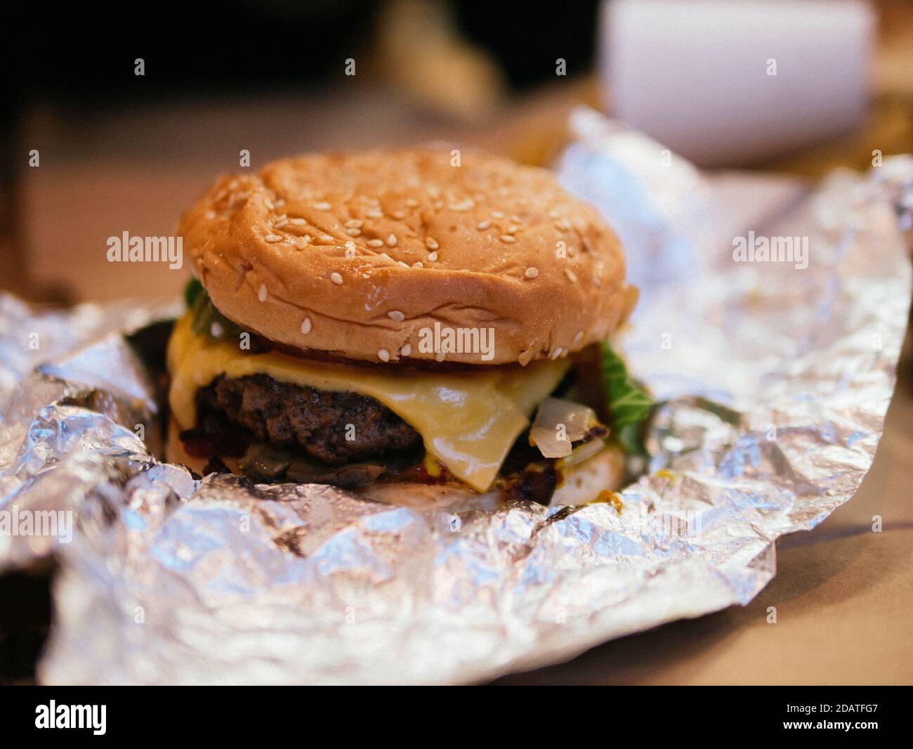 Hamburger snack beef tomatoes hi-res stock photography and images - Alamy