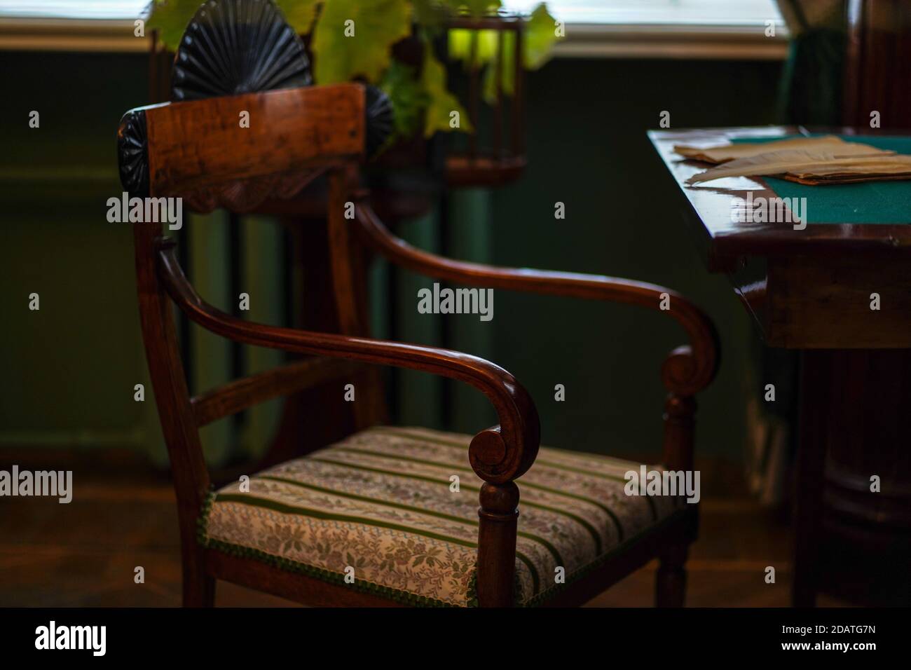 Medieval writing desk hi-res stock photography and images - Alamy