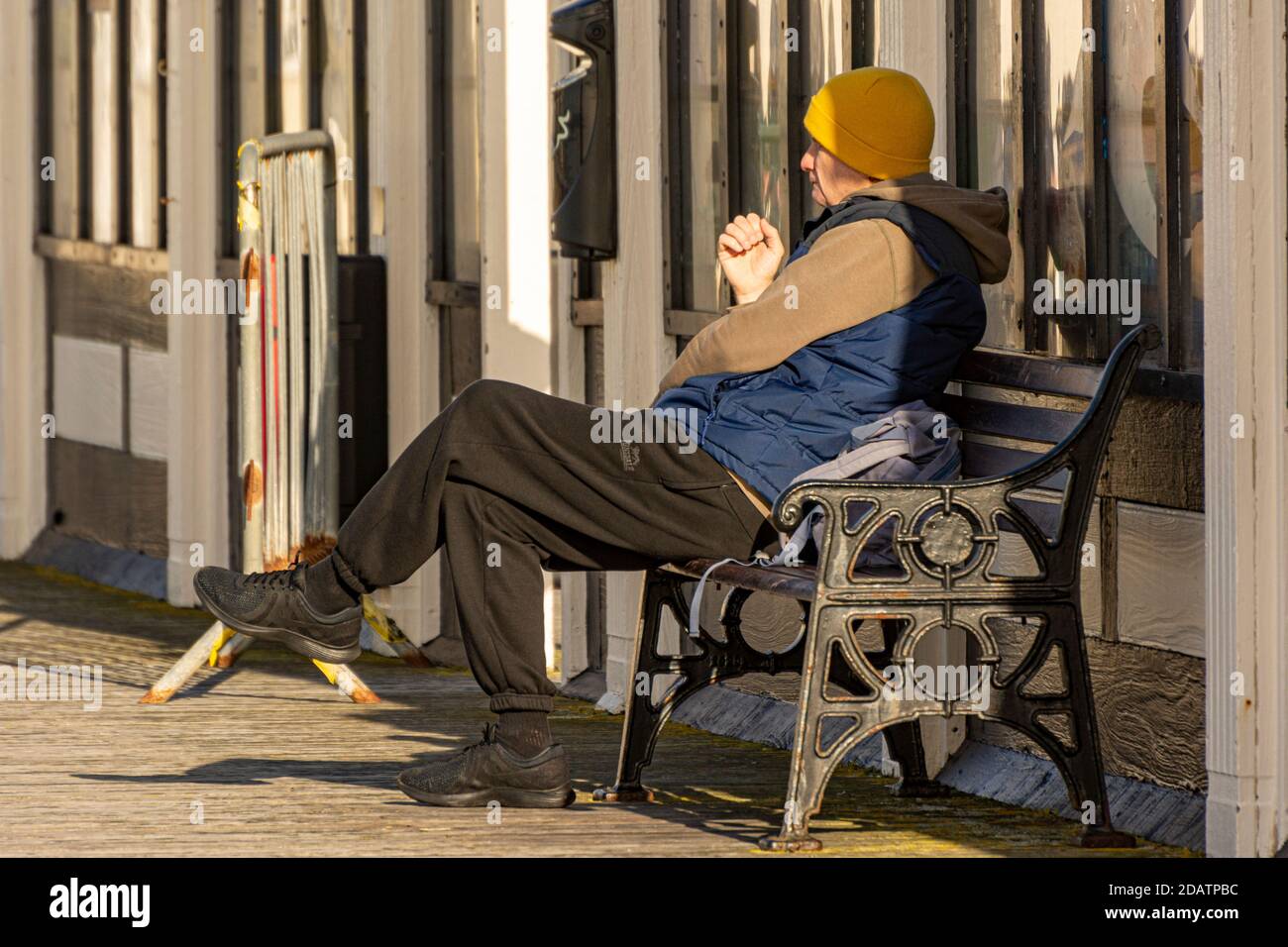 Single elderly gentleman hi-res stock photography and images - Alamy