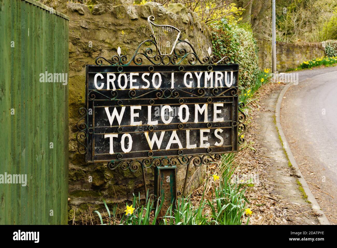 Welcome to wales road sign hi-res stock photography and images - Alamy