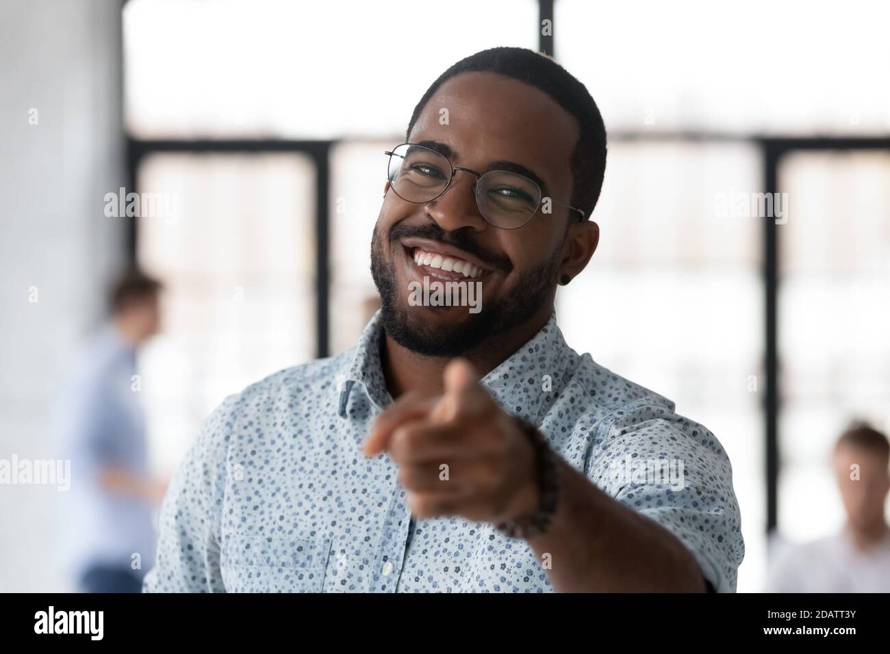 Camera pointing hi-res stock photography and images - Alamy