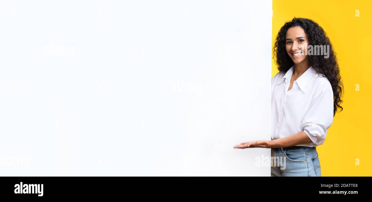Pointing advertisement hi-res stock photography and images - Alamy