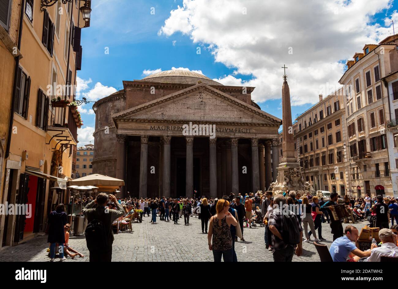Many tourists in the square in front of the historic Pantheon in Rome ...