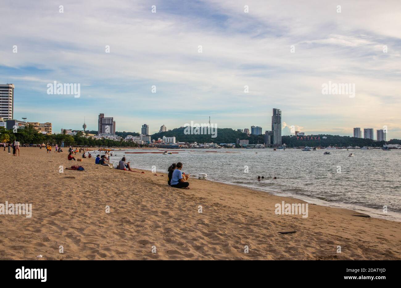 Pattaya beach boat hi-res stock photography and images - Alamy