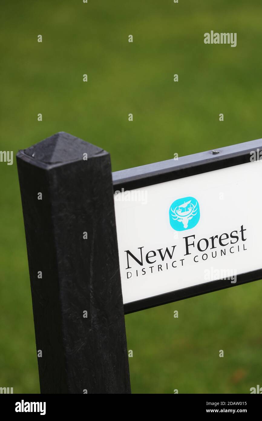 New Forest road sign, Hampshire, UK Stock Photo - Alamy