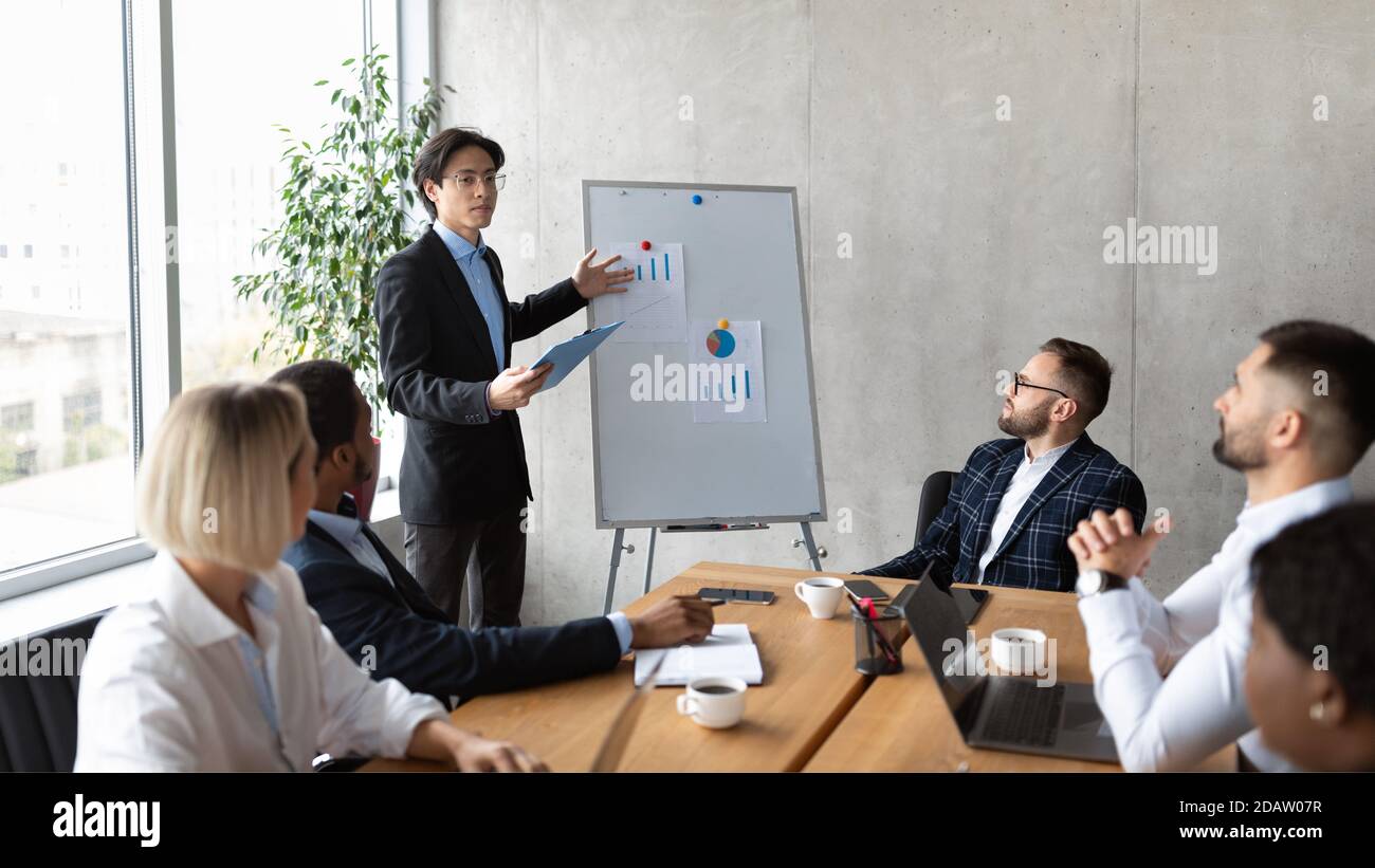 Businessman speech conference hi-res stock photography and images - Alamy