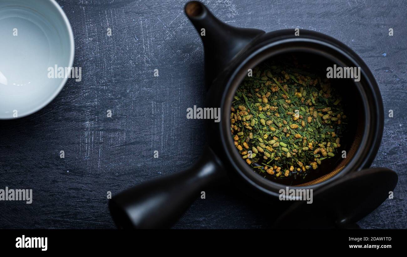 Japanese green tea set-up with teapot and cup Stock Photo - Alamy