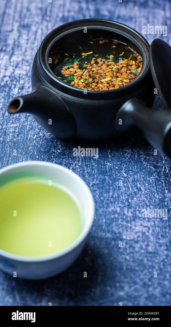 Japanese green tea set-up with teapot and cup Stock Photo - Alamy