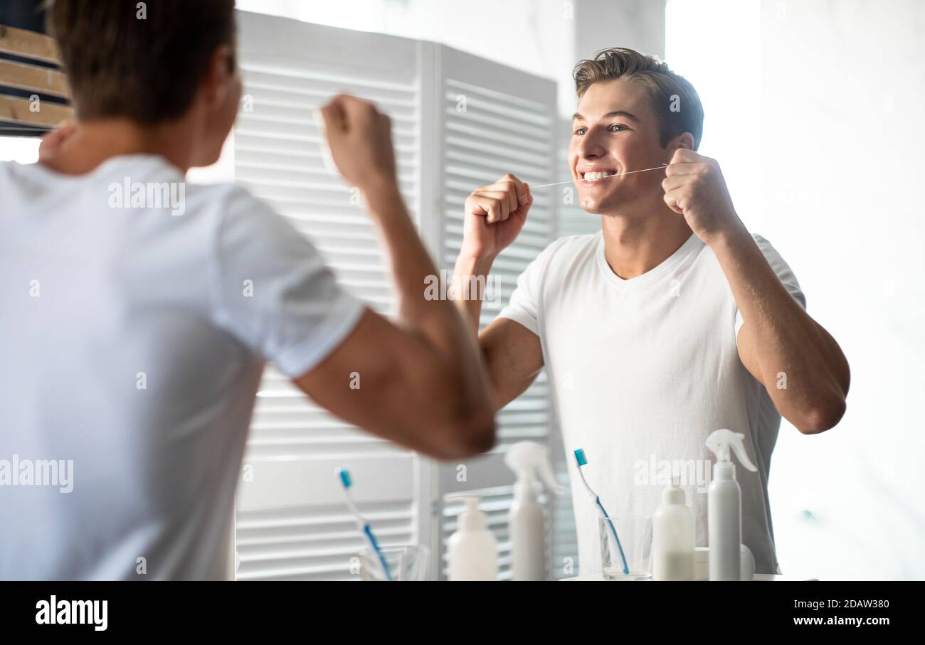 Muscular men in shower hi-res stock photography and images - Alamy