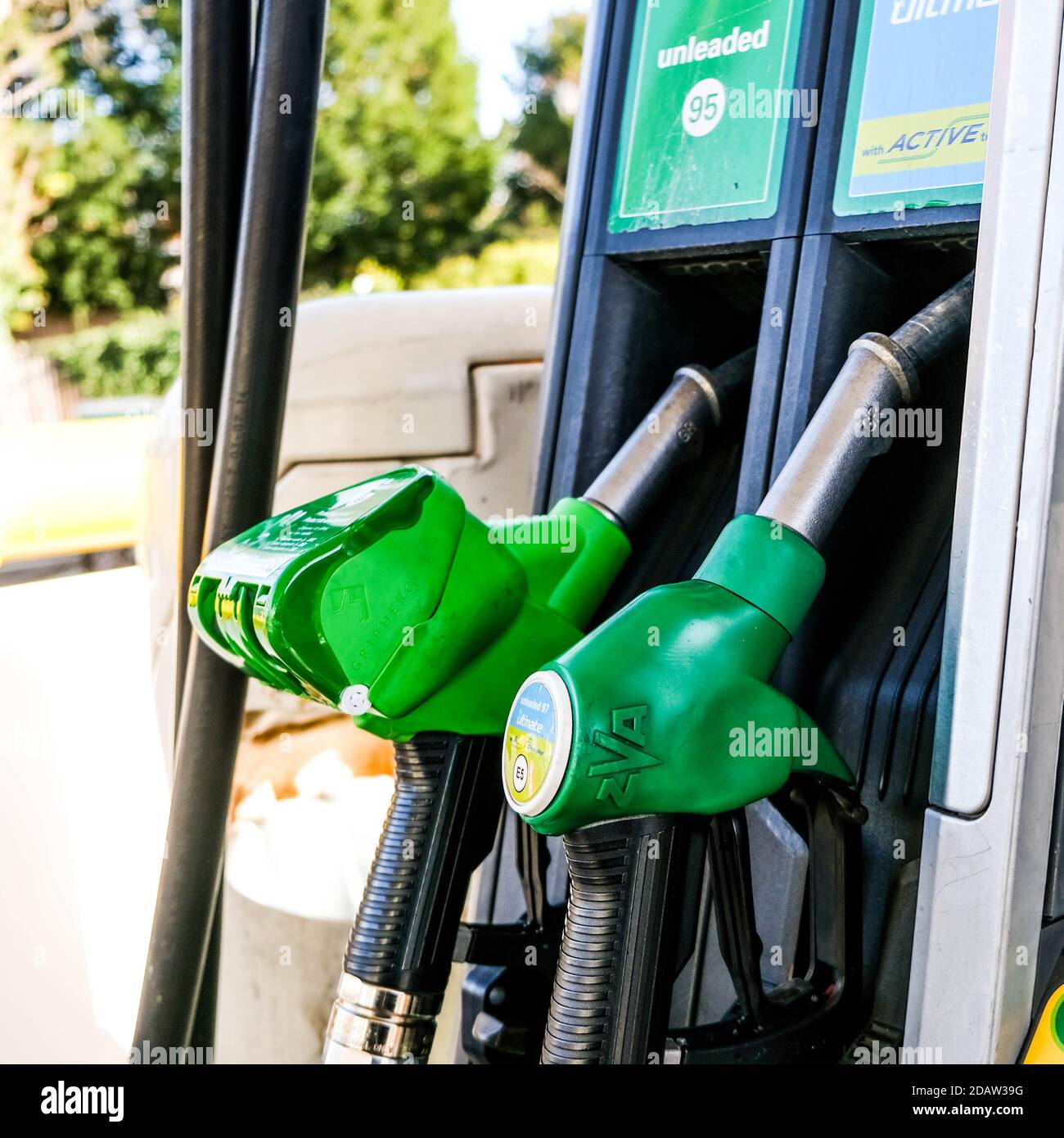 Petrol station gas price bp hi-res stock photography and images - Alamy