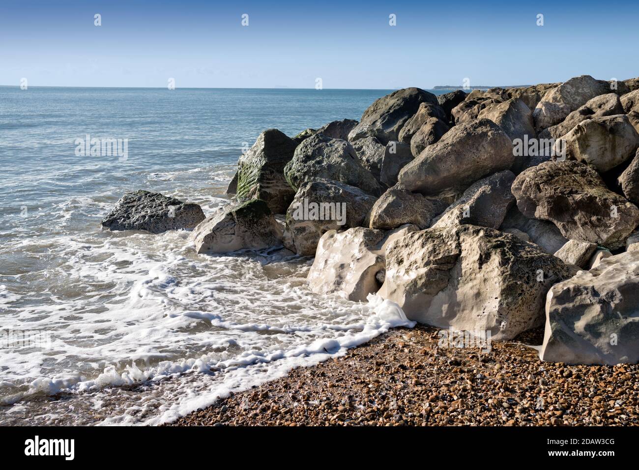 Waves lapping over the rocks on Highcliffe beach Dorset Stock Photo - Alamy