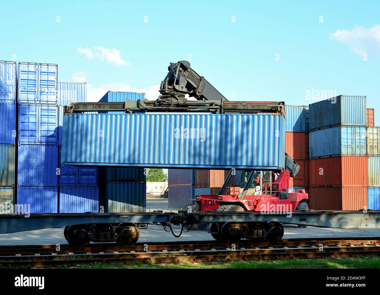 Shipping container loading by richtracker at International ship ...