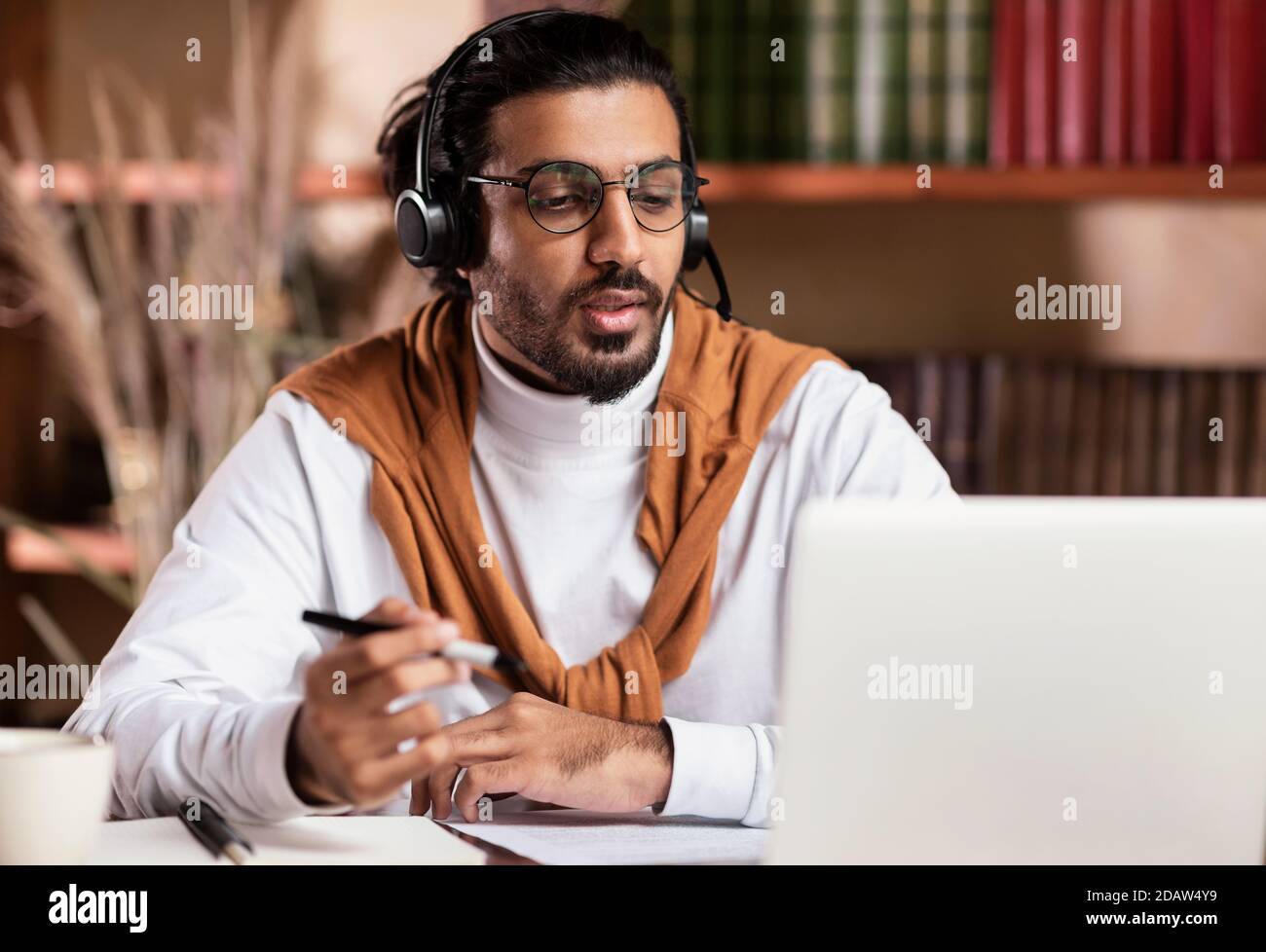 Indian tutor hi-res stock photography and images - Alamy
