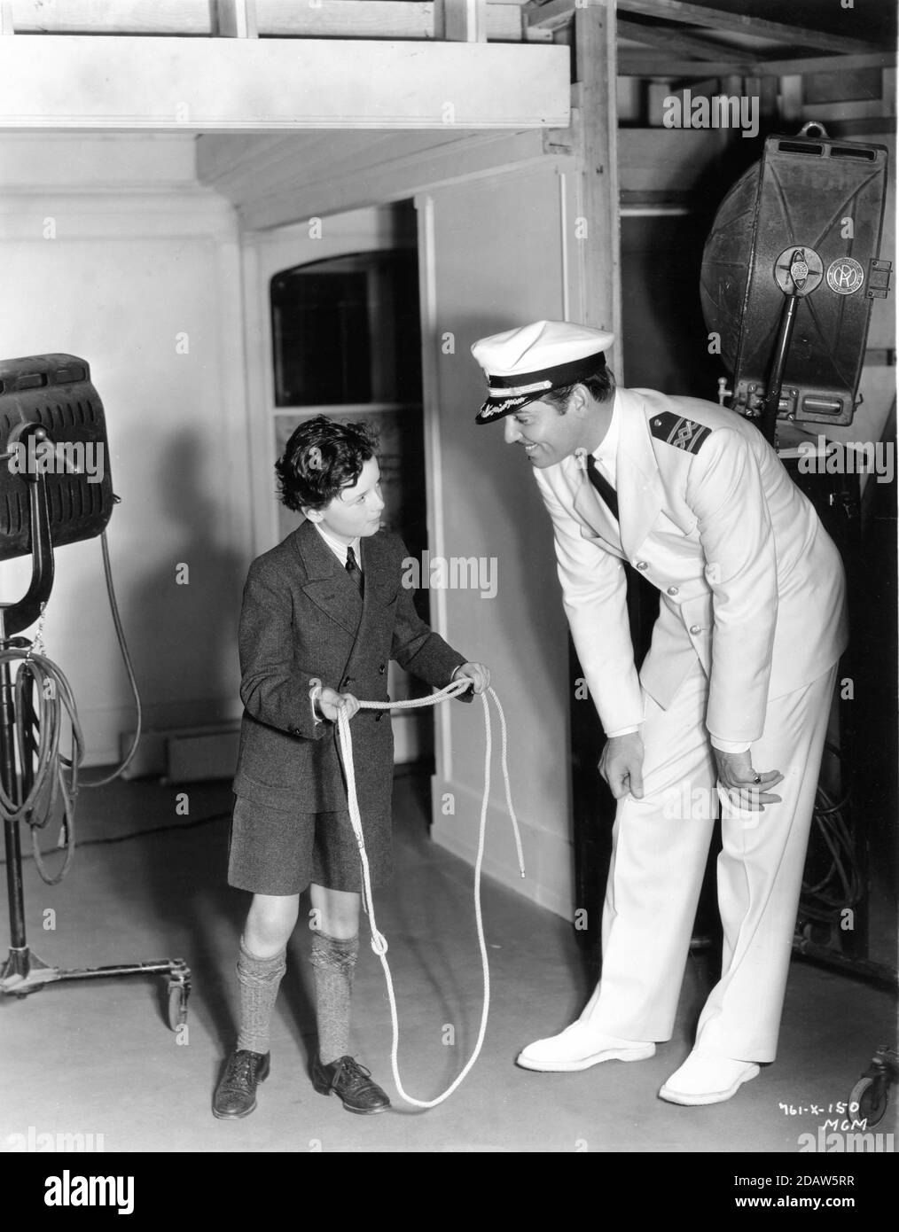 Child Actor FREDDIE BARTHOLOMEW visits CLARK GABLE on set during the ...