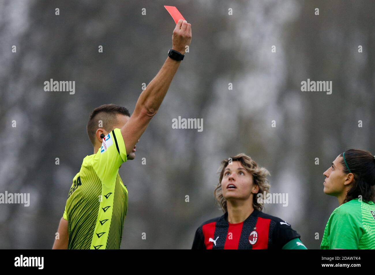 Milan, Italy. 15th Nov, 2020. The referee shows a red card to Rachele ...
