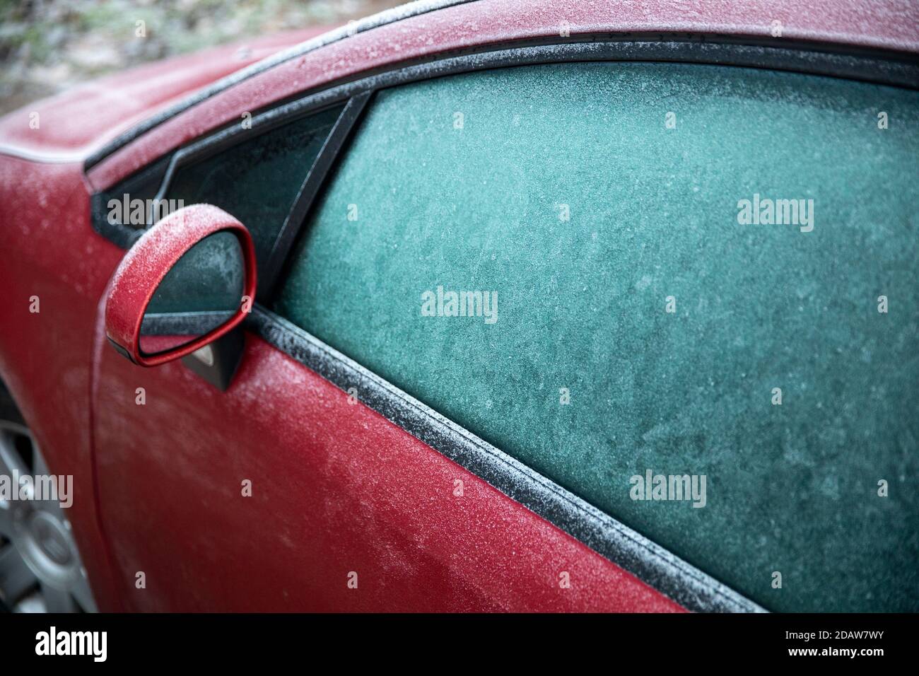 Deep red car hi-res stock photography and images - Alamy