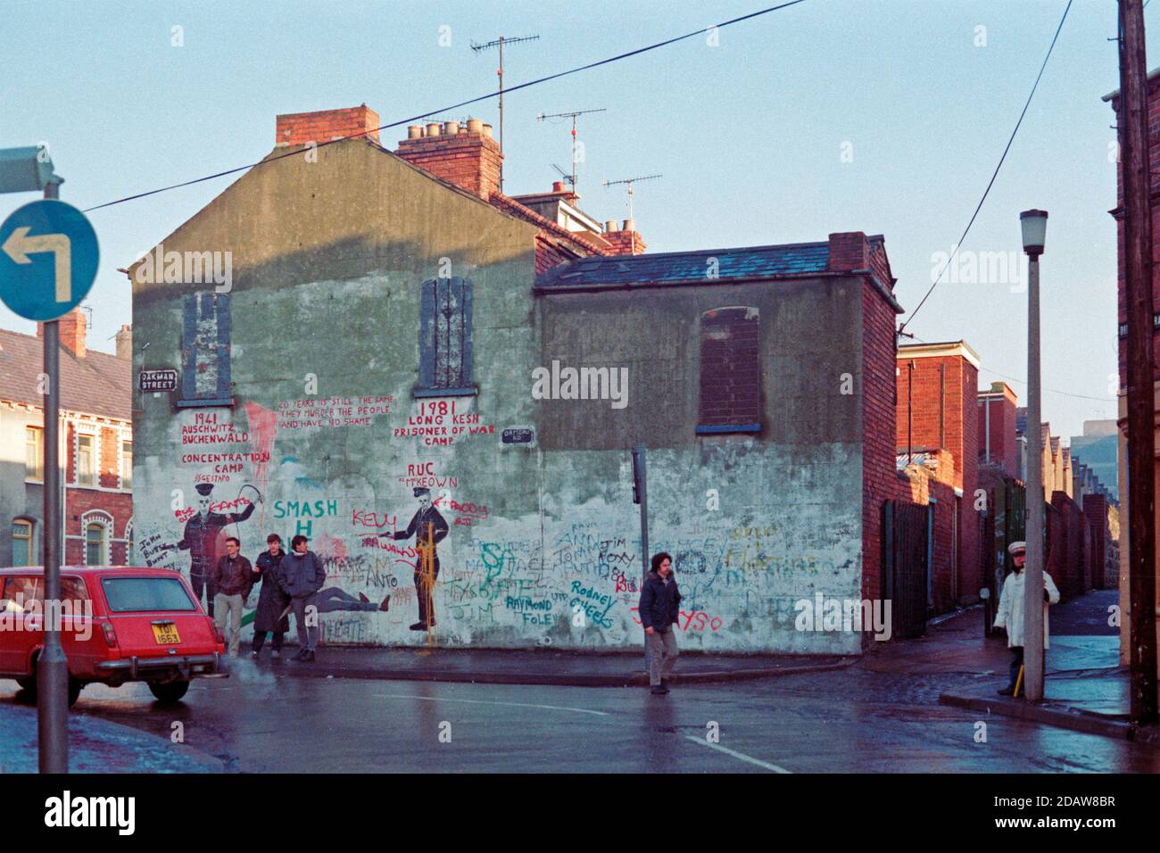 Northern ireland murals 1980s hi-res stock photography and images - Alamy