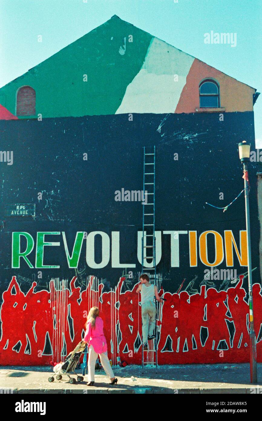 Belfast 1980s hi-res stock photography and images - Alamy