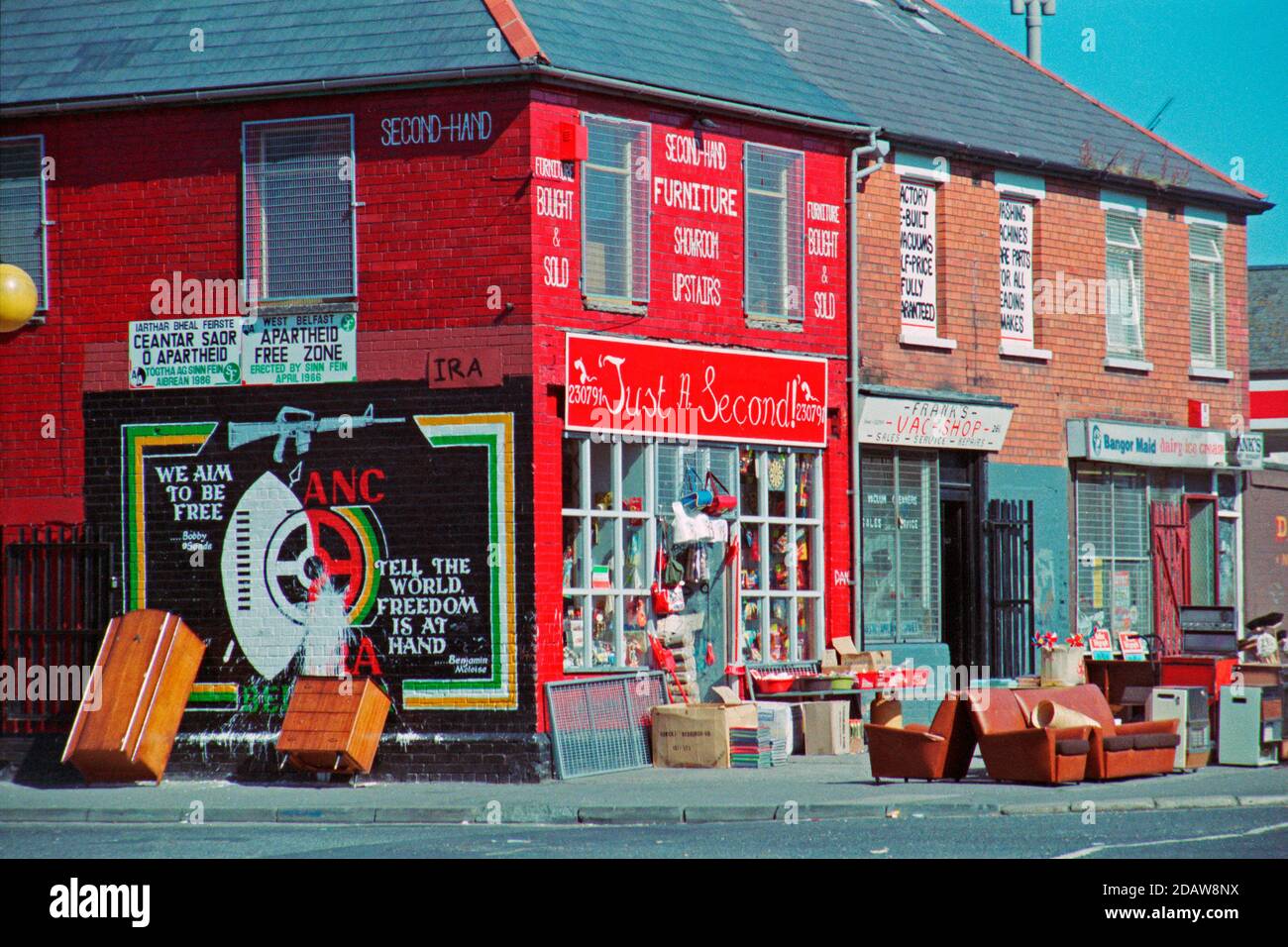 Belfast 1980s hi-res stock photography and images - Alamy