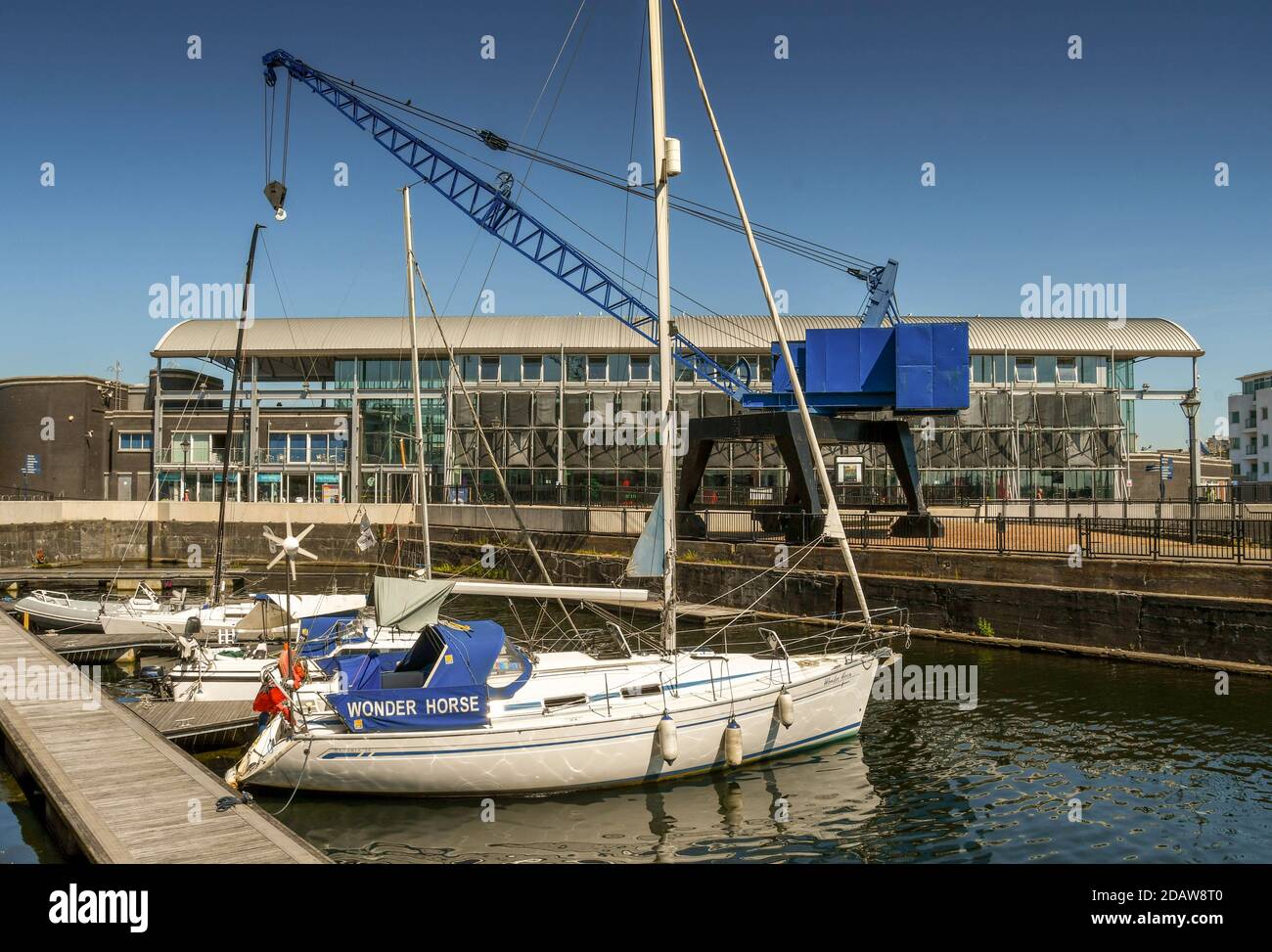 Vessel alongside jetty hi-res stock photography and images - Alamy