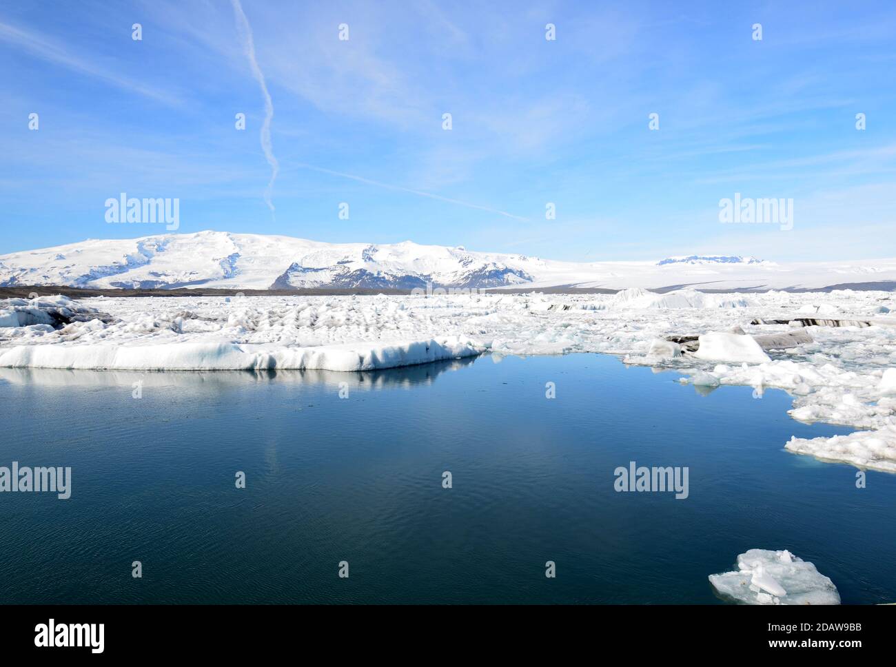 Snow capped icey mountains and glaciers in Iceland Stock Photo - Alamy